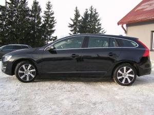 Black Volvo V60 2013 in Riga, with an engine capacity of 2.40 L and mileage of 0 thousand km for 8950 €, photo 9 on AUTOMOTO.COM.LV