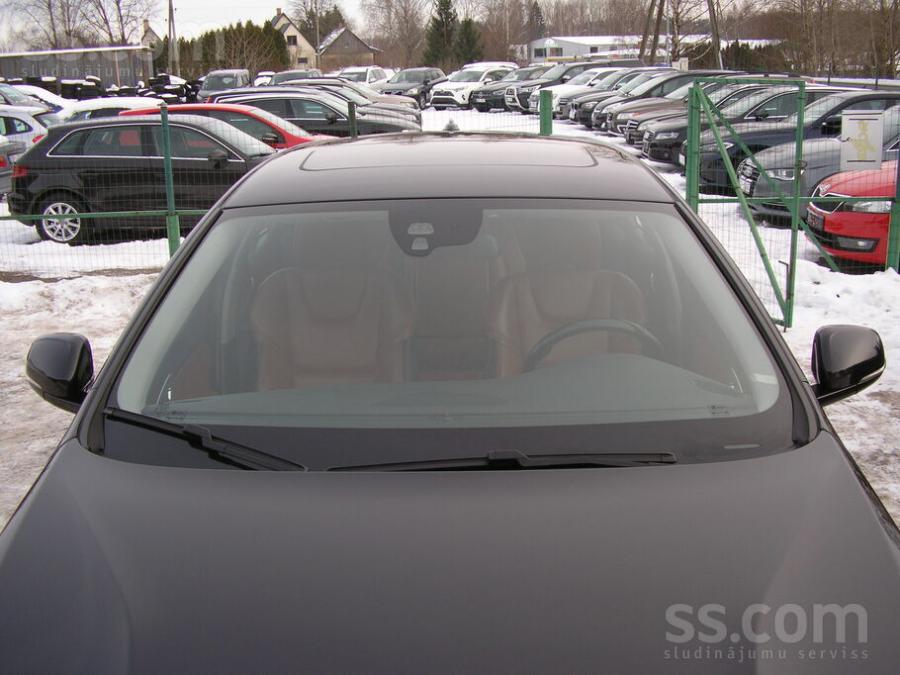 Black Volvo V60 2013 in Riga, with an engine capacity of 2.40 L and mileage of 0 thousand km for 8950 €, photo 13 on AUTOMOTO.COM.LV