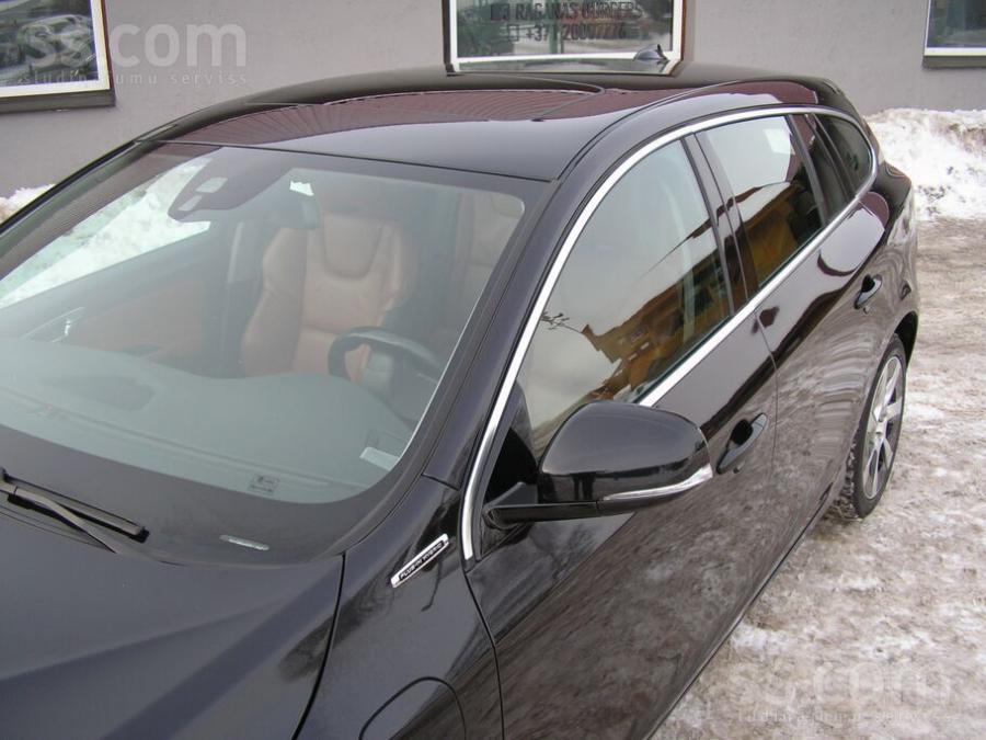 Black Volvo V60 2013 in Riga, with an engine capacity of 2.40 L and mileage of 0 thousand km for 8950 €, photo 14 on AUTOMOTO.COM.LV