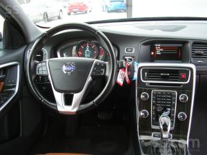 Black Volvo V60 2013 in Riga, with an engine capacity of 2.40 L and mileage of 0 thousand km for 8950 €, photo 15 on AUTOMOTO.COM.LV