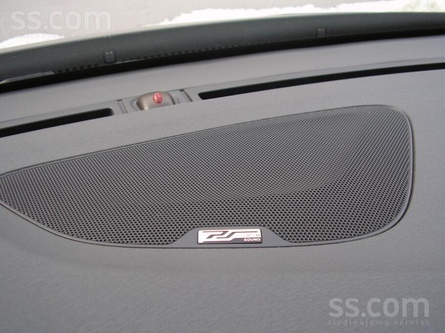 Black Volvo V60 2013 in Riga, with an engine capacity of 2.40 L and mileage of 0 thousand km for 8950 €, photo 18 on AUTOMOTO.COM.LV
