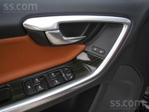 Black Volvo V60 2013 in Riga, with an engine capacity of 2.40 L and mileage of 0 thousand km for 8950 €, photo 20 on AUTOMOTO.COM.LV