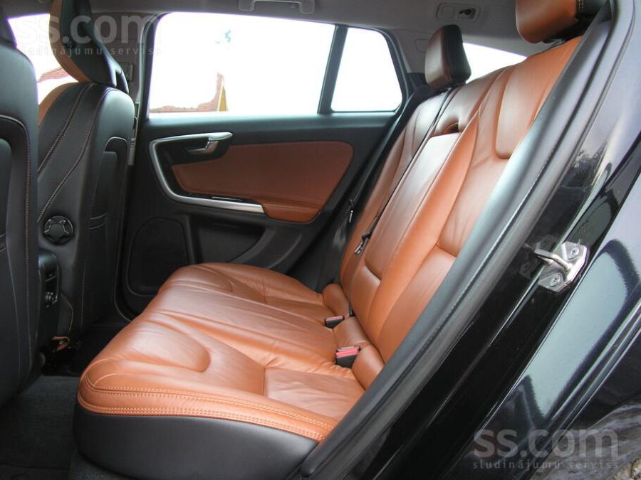 Black Volvo V60 2013 in Riga, with an engine capacity of 2.40 L and mileage of 0 thousand km for 8950 €, photo 23 on AUTOMOTO.COM.LV