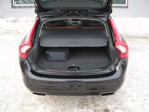 Black Volvo V60 2013 in Riga, with an engine capacity of 2.40 L and mileage of 0 thousand km for 8950 €, photo 24 on AUTOMOTO.COM.LV