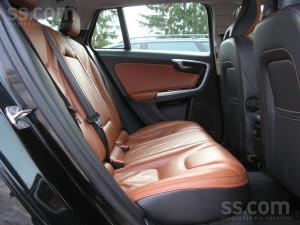 Black Volvo V60 2013 in Riga, with an engine capacity of 2.40 L and mileage of 0 thousand km for 8950 €, photo 26 on AUTOMOTO.COM.LV