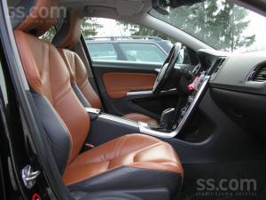 Black Volvo V60 2013 in Riga, with an engine capacity of 2.40 L and mileage of 0 thousand km for 8950 €, photo 27 on AUTOMOTO.COM.LV