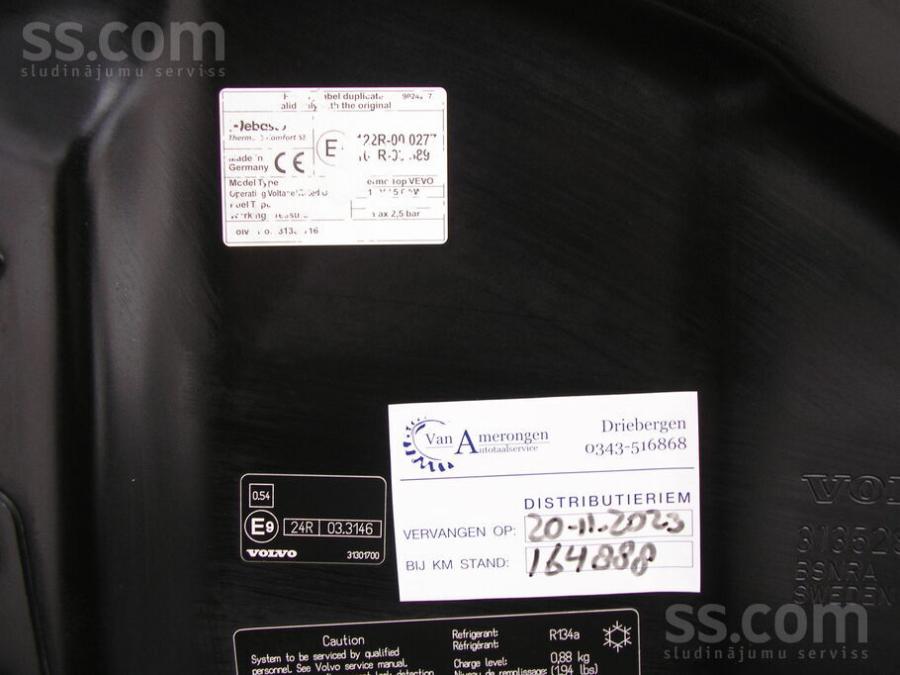 Black Volvo V60 2013 in Riga, with an engine capacity of 2.40 L and mileage of 0 thousand km for 8950 €, photo 34 on AUTOMOTO.COM.LV