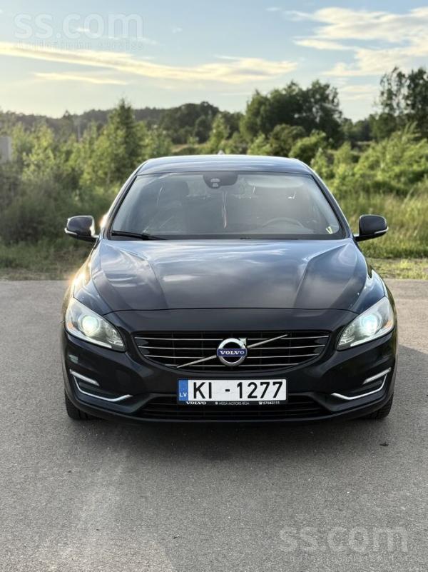 Melns Volvo V60 2013 Rīga, ar dzinēja tilpumu 2.40 L un nobraukumu 470 tūkst. km par 3550 €, foto 1 vietnē AUTOMOTO.COM.LV