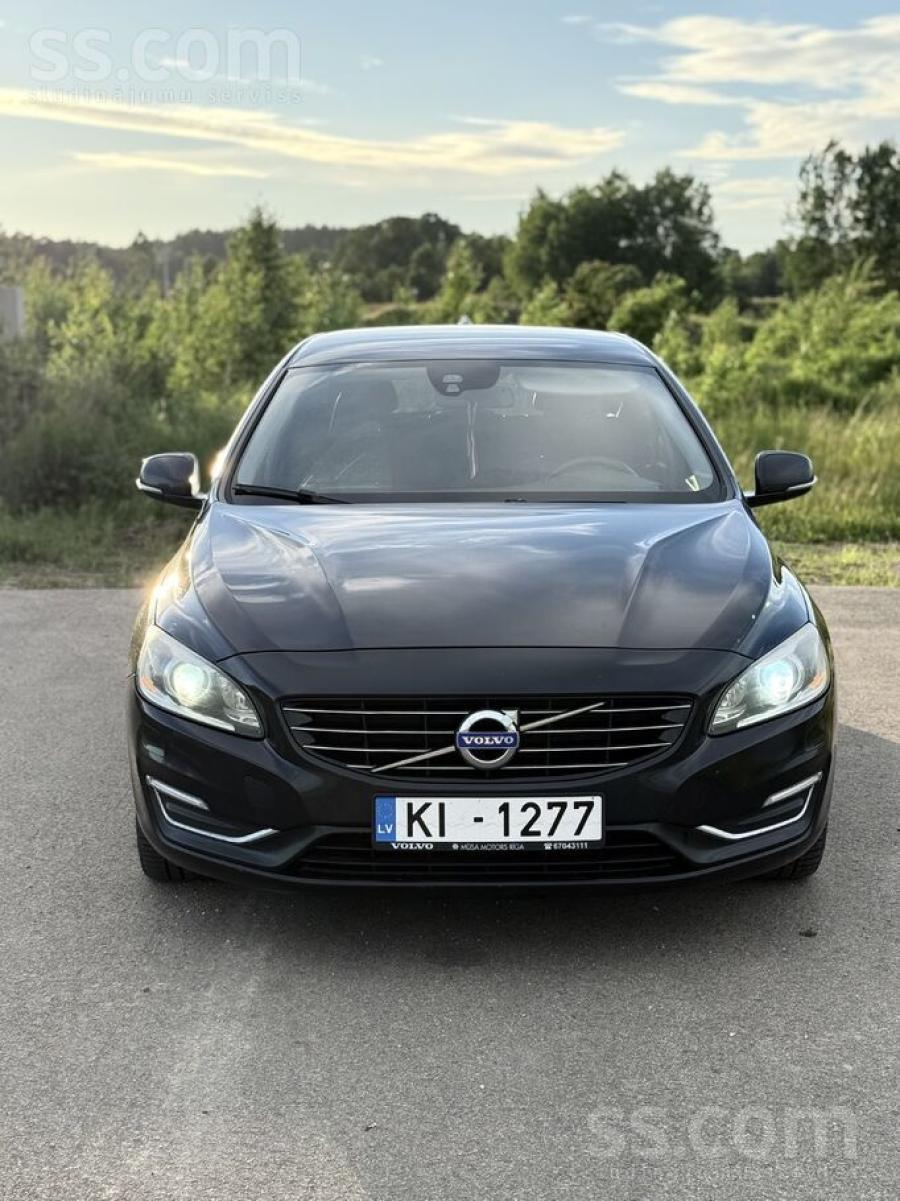 Melns Volvo V60 2013 Rīga, ar dzinēja tilpumu 2.40 L un nobraukumu 470 tūkst. km par 3550 €, foto 1 vietnē AUTOMOTO.COM.LV