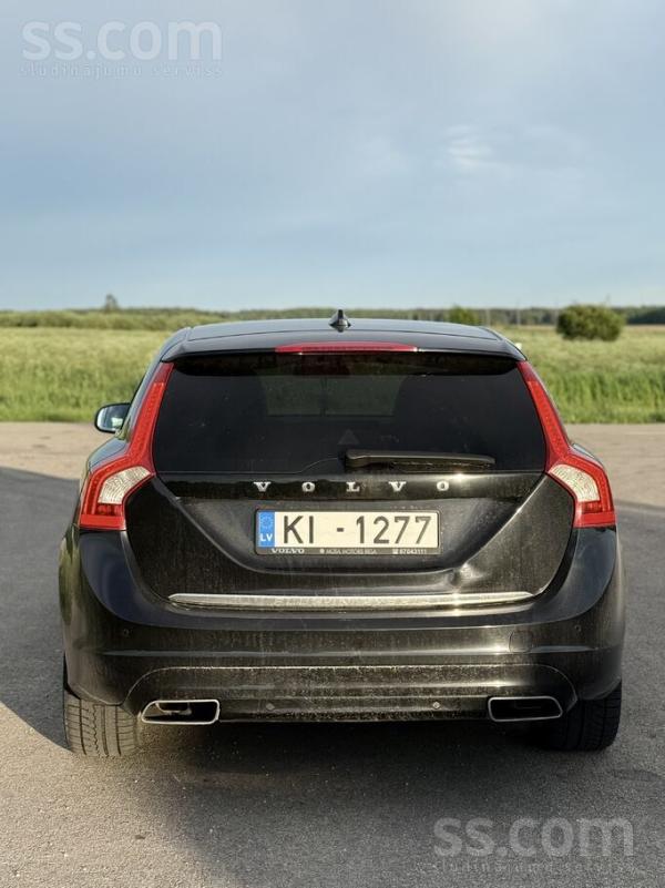 Melns Volvo V60 2013 Rīga, ar dzinēja tilpumu 2.40 L un nobraukumu 470 tūkst. km par 3550 €, foto 2 vietnē AUTOMOTO.COM.LV
