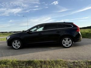 Melns Volvo V60 2013 Rīga, ar dzinēja tilpumu 2.40 L un nobraukumu 470 tūkst. km par 3550 €, foto 7 vietnē AUTOMOTO.COM.LV
