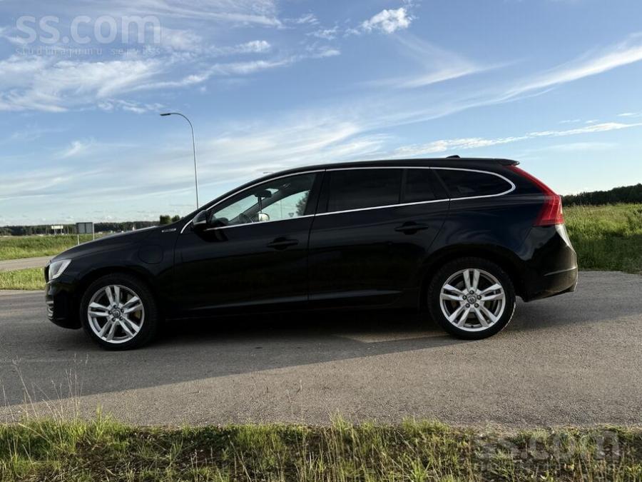 Melns Volvo V60 2013 Rīga, ar dzinēja tilpumu 2.40 L un nobraukumu 470 tūkst. km par 3550 €, foto 7 vietnē AUTOMOTO.COM.LV