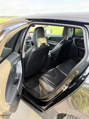 Melns Volvo V60 2013 Rīga, ar dzinēja tilpumu 2.40 L un nobraukumu 470 tūkst. km par 3550 €, foto 8 vietnē AUTOMOTO.COM.LV