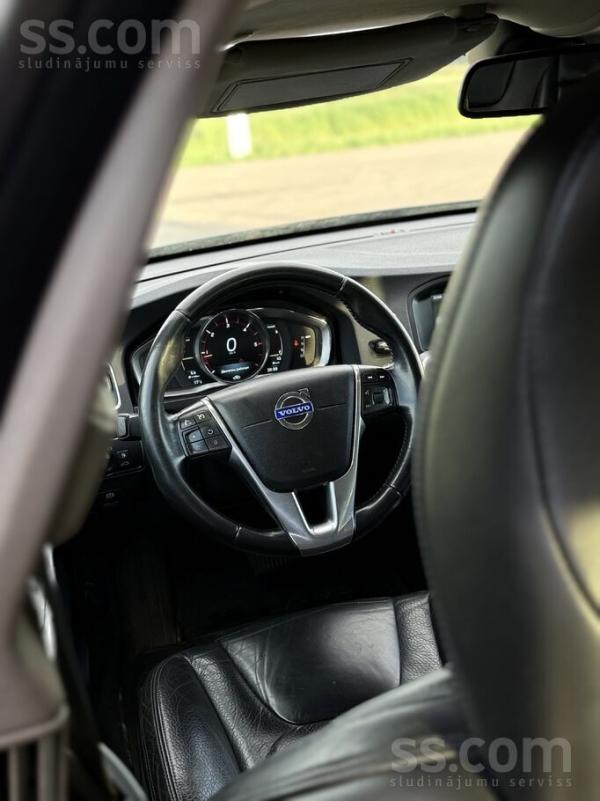 Melns Volvo V60 2013 Rīga, ar dzinēja tilpumu 2.40 L un nobraukumu 470 tūkst. km par 3550 €, foto 8 vietnē AUTOMOTO.COM.LV