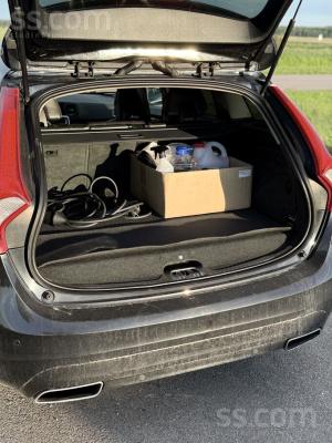 Melns Volvo V60 2013 Rīga, ar dzinēja tilpumu 2.40 L un nobraukumu 470 tūkst. km par 3550 €, foto 12 vietnē AUTOMOTO.COM.LV