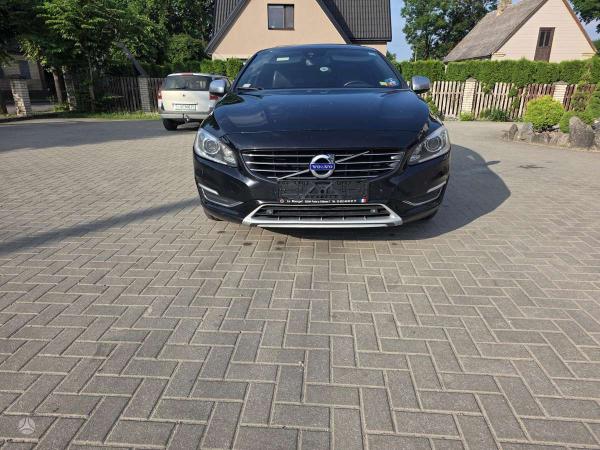 Melns Volvo V60 2013 Kuršėnai, ar dzinēja tilpumu 2.40 L un nobraukumu 313 tūkst. km par 5500 €, foto 3 vietnē AUTOMOTO.COM.LV