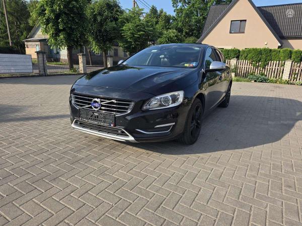 Black Volvo V60 2013 in Kursenai, with an engine capacity of 2.40 L and mileage of 313 thousand km for 5500 €, photo 1 on AUTOMOTO.COM.LV