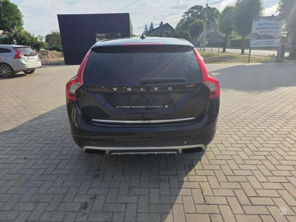 Black Volvo V60 2013 in Kursenai, with an engine capacity of 2.40 L and mileage of 313 thousand km for 5500 €, photo 6 on AUTOMOTO.COM.LV