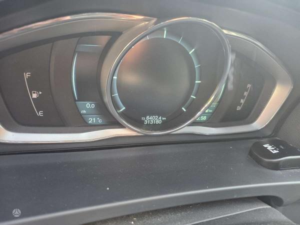 Black Volvo V60 2013 in Kursenai, with an engine capacity of 2.40 L and mileage of 313 thousand km for 5500 €, photo 10 on AUTOMOTO.COM.LV