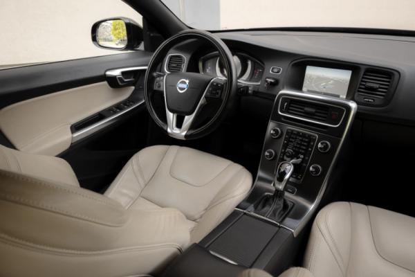 Black Volvo V60 2013 in Riga, with an engine capacity of 2.40 L and mileage of 192 thousand km for 11900 €, photo 8 on AUTOMOTO.COM.LV