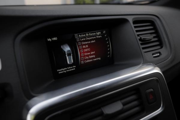 Black Volvo V60 2013 in Riga, with an engine capacity of 2.40 L and mileage of 192 thousand km for 11900 €, photo 10 on AUTOMOTO.COM.LV