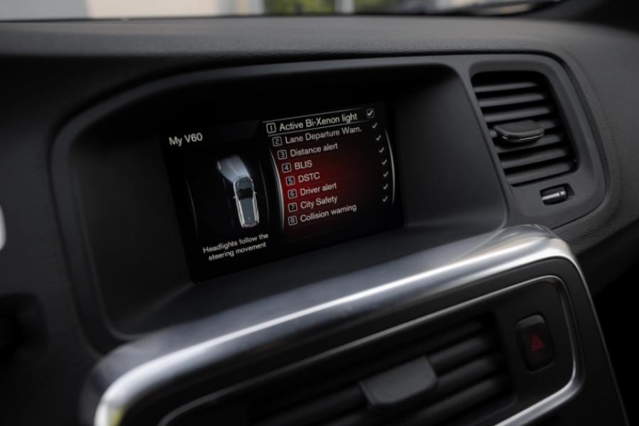 Melns Volvo V60 2013 Rīga, ar dzinēja tilpumu 2.40 L un nobraukumu 192 tūkst. km par 11900 €, foto 11 vietnē AUTOMOTO.COM.LV
