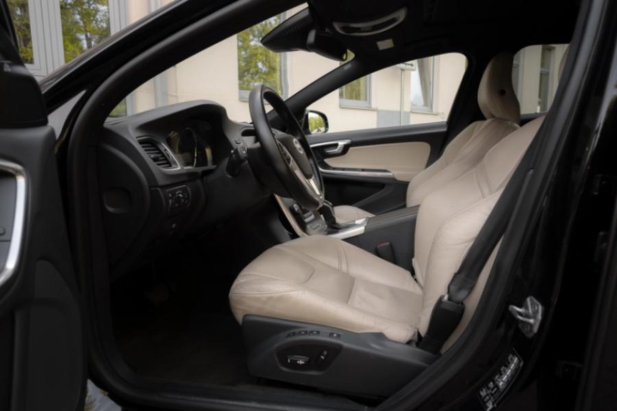 Melns Volvo V60 2013 Rīga, ar dzinēja tilpumu 2.40 L un nobraukumu 192 tūkst. km par 11900 €, foto 12 vietnē AUTOMOTO.COM.LV