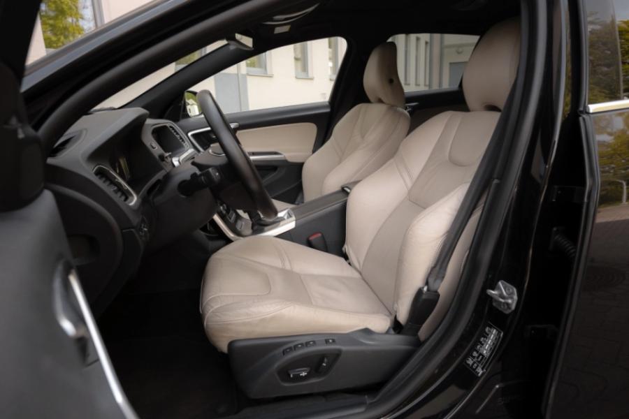 Melns Volvo V60 2013 Rīga, ar dzinēja tilpumu 2.40 L un nobraukumu 192 tūkst. km par 11900 €, foto 13 vietnē AUTOMOTO.COM.LV