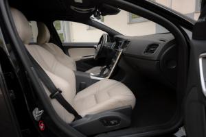 Melns Volvo V60 2013 Rīga, ar dzinēja tilpumu 2.40 L un nobraukumu 192 tūkst. km par 11900 €, foto 14 vietnē AUTOMOTO.COM.LV