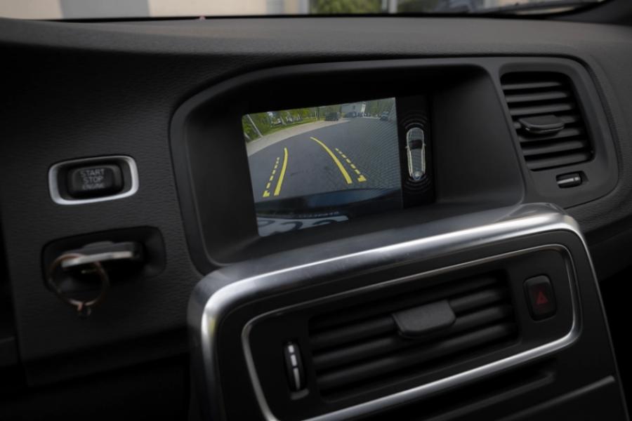 Melns Volvo V60 2013 Rīga, ar dzinēja tilpumu 2.40 L un nobraukumu 192 tūkst. km par 11900 €, foto 16 vietnē AUTOMOTO.COM.LV