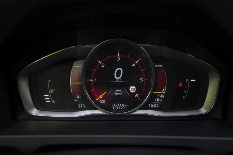 Melns Volvo V60 2013 Rīga, ar dzinēja tilpumu 2.40 L un nobraukumu 192 tūkst. km par 11900 €, foto 17 vietnē AUTOMOTO.COM.LV