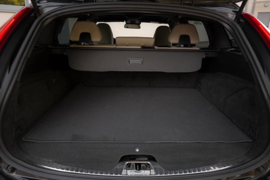Melns Volvo V60 2013 Rīga, ar dzinēja tilpumu 2.40 L un nobraukumu 192 tūkst. km par 11900 €, foto 25 vietnē AUTOMOTO.COM.LV