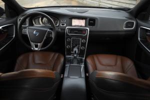 Melns Volvo V60 2013 Rīga, ar dzinēja tilpumu 2.40 L un nobraukumu 180 tūkst. km par 12900 €, foto 9 vietnē AUTOMOTO.COM.LV