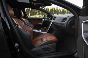 Melns Volvo V60 2013 Rīga, ar dzinēja tilpumu 2.40 L un nobraukumu 180 tūkst. km par 12900 €, foto 10 vietnē AUTOMOTO.COM.LV