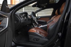 Melns Volvo V60 2013 Rīga, ar dzinēja tilpumu 2.40 L un nobraukumu 180 tūkst. km par 12900 €, foto 14 vietnē AUTOMOTO.COM.LV
