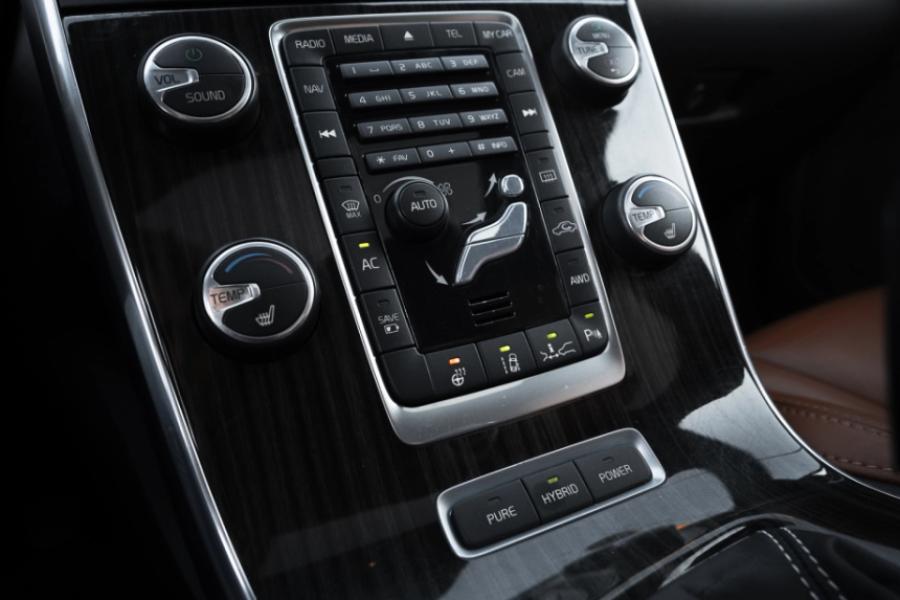 Melns Volvo V60 2013 Rīga, ar dzinēja tilpumu 2.40 L un nobraukumu 180 tūkst. km par 12900 €, foto 20 vietnē AUTOMOTO.COM.LV