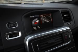 Melns Volvo V60 2013 Rīga, ar dzinēja tilpumu 2.40 L un nobraukumu 180 tūkst. km par 12900 €, foto 23 vietnē AUTOMOTO.COM.LV