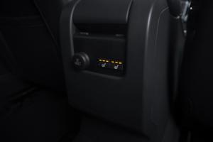 Melns Volvo V60 2013 Rīga, ar dzinēja tilpumu 2.40 L un nobraukumu 180 tūkst. km par 12900 €, foto 25 vietnē AUTOMOTO.COM.LV