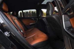 Melns Volvo V60 2013 Rīga, ar dzinēja tilpumu 2.40 L un nobraukumu 180 tūkst. km par 12900 €, foto 26 vietnē AUTOMOTO.COM.LV