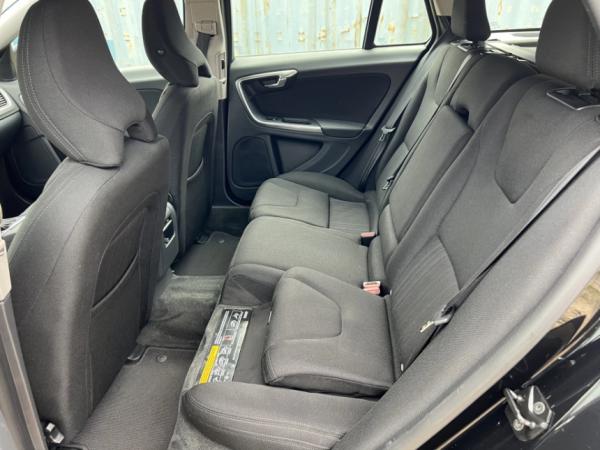 Black Volvo V60 2013 in Riga, with an engine capacity of 2.00 L and mileage of 184 thousand km for 6995 €, photo 4 on AUTOMOTO.COM.LV