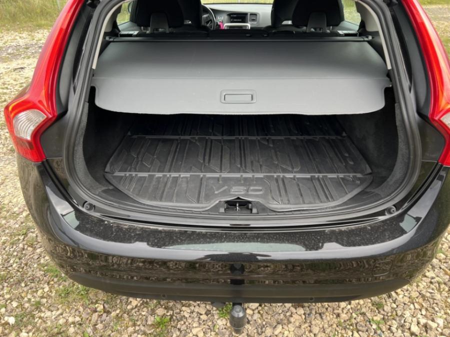 Melns Volvo V60 2013 Rīga, ar dzinēja tilpumu 2.00 L un nobraukumu 184 tūkst. km par 6995 €, foto 6 vietnē AUTOMOTO.COM.LV