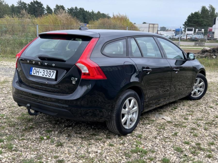 Melns Volvo V60 2013 Rīga, ar dzinēja tilpumu 2.00 L un nobraukumu 184 tūkst. km par 6995 €, foto 7 vietnē AUTOMOTO.COM.LV