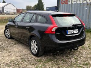 Melns Volvo V60 2013 Rīga, ar dzinēja tilpumu 2.00 L un nobraukumu 184 tūkst. km par 6995 €, foto 9 vietnē AUTOMOTO.COM.LV