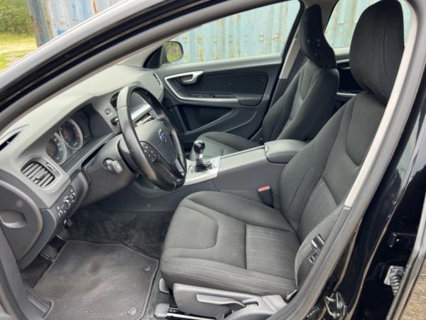 Black Volvo V60 2013 in Riga, with an engine capacity of 2.00 L and mileage of 184 thousand km for 6995 €, photo 10 on AUTOMOTO.COM.LV