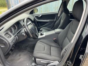 Melns Volvo V60 2013 Rīga, ar dzinēja tilpumu 2.00 L un nobraukumu 184 tūkst. km par 6995 €, foto 11 vietnē AUTOMOTO.COM.LV