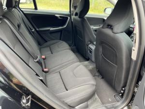 Melns Volvo V60 2013 Rīga, ar dzinēja tilpumu 2.00 L un nobraukumu 184 tūkst. km par 6995 €, foto 12 vietnē AUTOMOTO.COM.LV