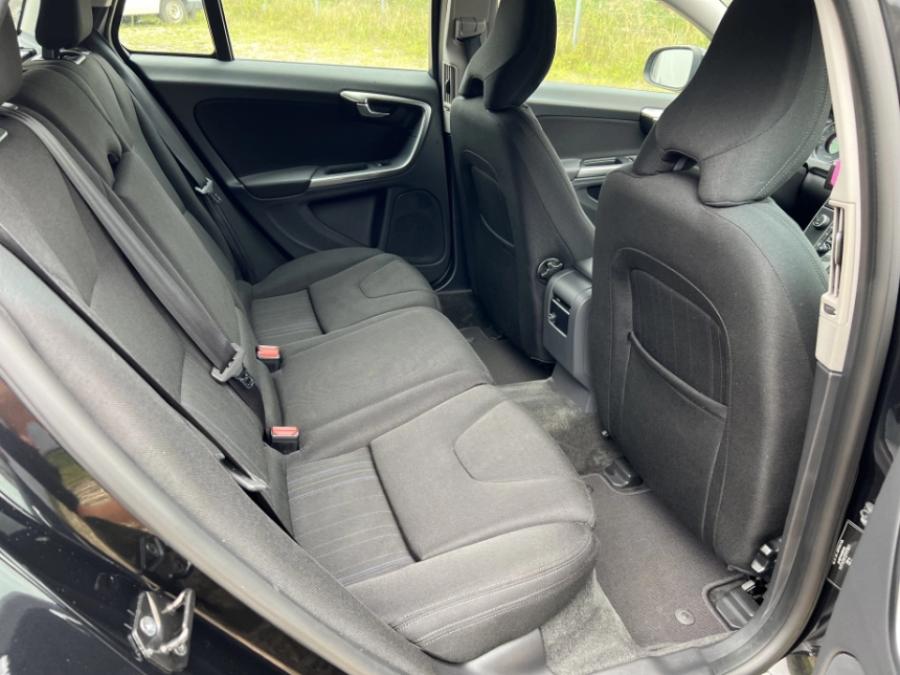 Melns Volvo V60 2013 Rīga, ar dzinēja tilpumu 2.00 L un nobraukumu 184 tūkst. km par 6995 €, foto 12 vietnē AUTOMOTO.COM.LV