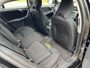 Melns Volvo V60 2013 Rīga, ar dzinēja tilpumu 2.00 L un nobraukumu 184 tūkst. km par 6995 €, foto 13 vietnē AUTOMOTO.COM.LV