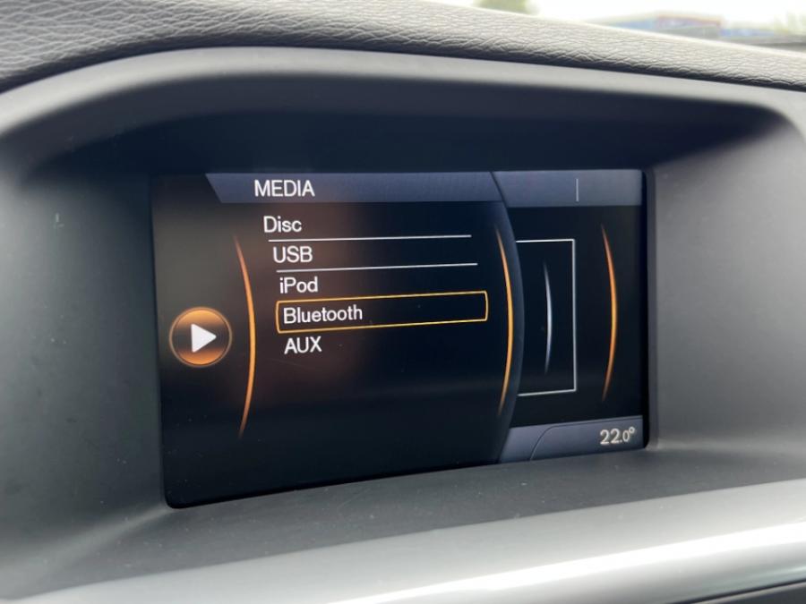 Melns Volvo V60 2013 Rīga, ar dzinēja tilpumu 2.00 L un nobraukumu 184 tūkst. km par 6995 €, foto 20 vietnē AUTOMOTO.COM.LV