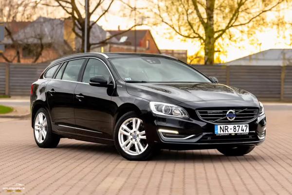 Melns Volvo V60 2013 Jelgava, ar dzinēja tilpumu 2.40 L un nobraukumu 267 tūkst. km par 8700 €, foto 1 vietnē AUTOMOTO.COM.LV